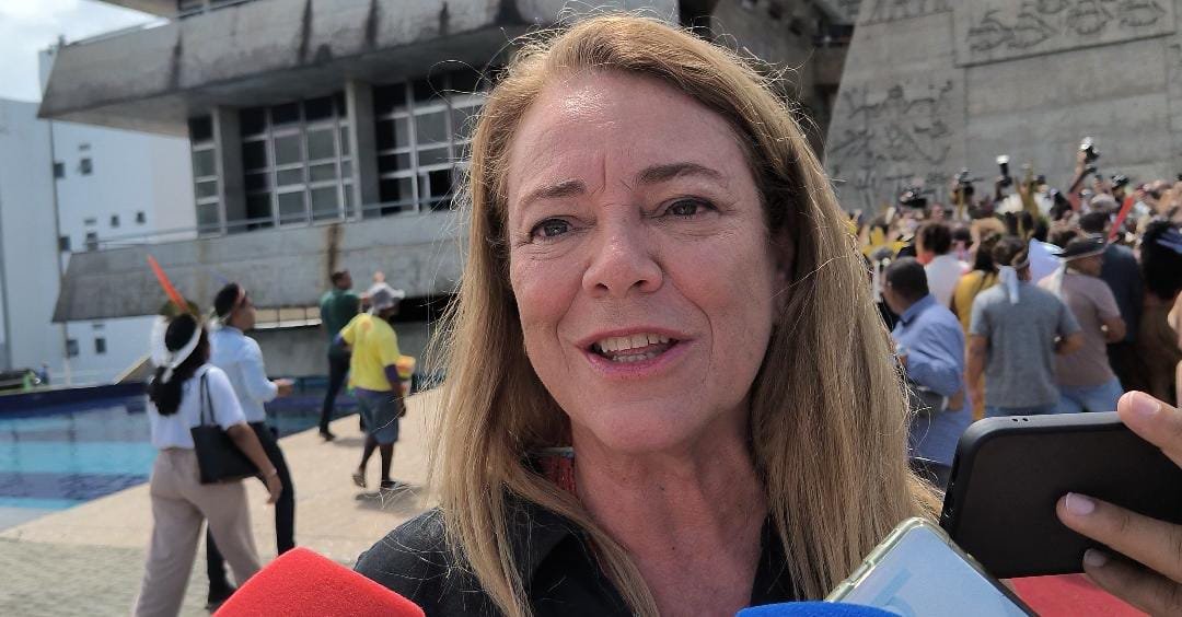 Fabíola celebra carreira do magistério para os povos indígenas e ato do ...